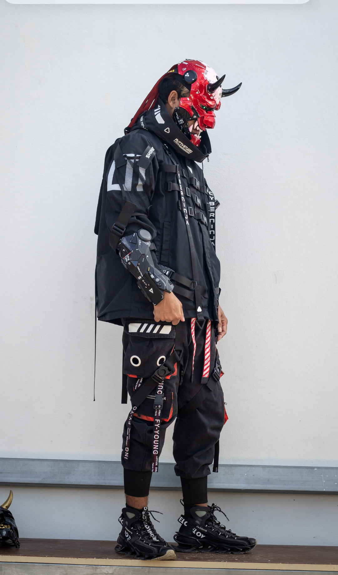 Loading image: Red Oni Mask