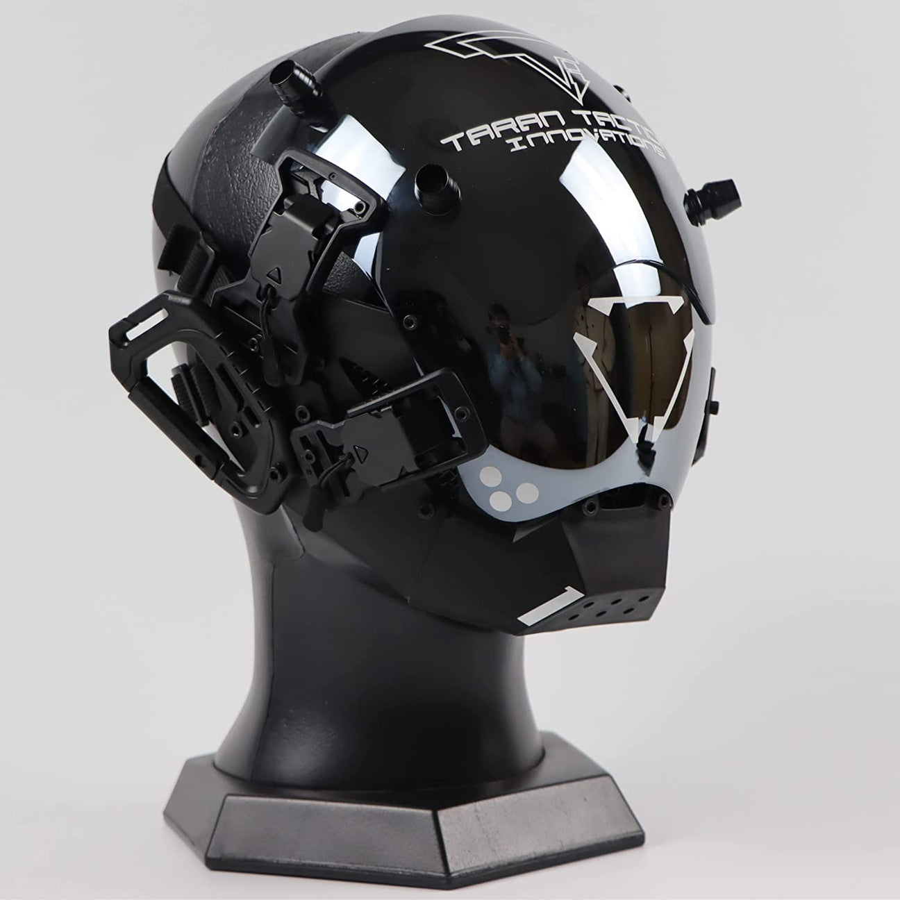 Loading image: Combat Cyberpunk Helmet | CYBER TECHWEAR®