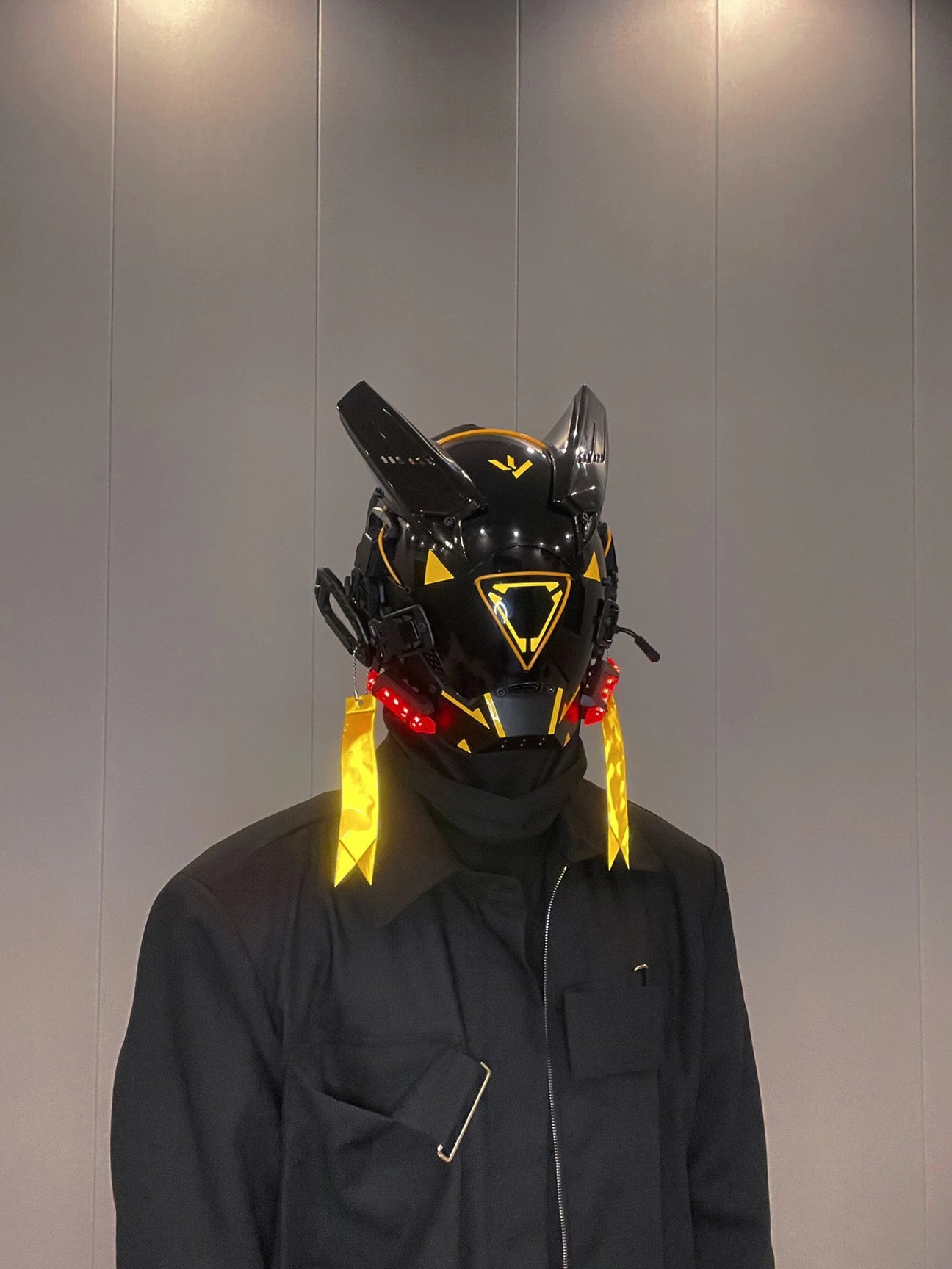 Loading image: Cyberpunk Helmet Yellow | CYBER TECHWEAR®