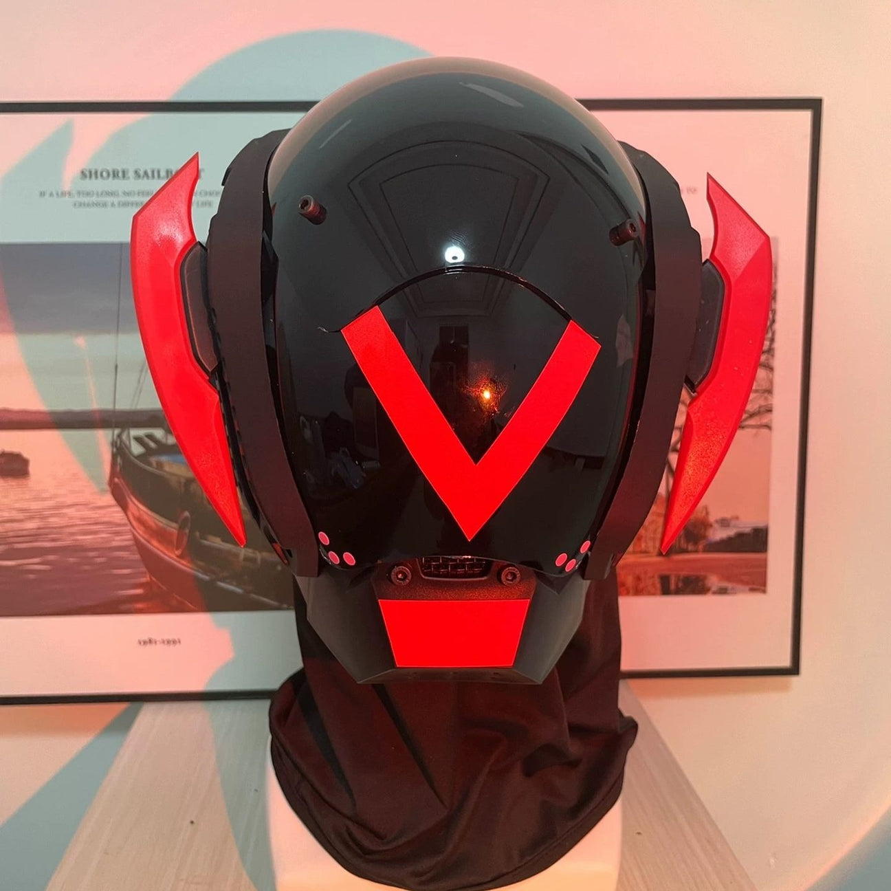 Loading image: Cyberpunk Helmet Red | CYBER TECHWEAR®