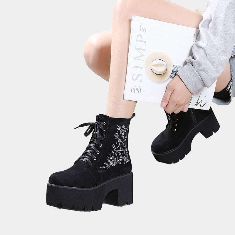 Flower Platform Boots | TECHWEAR WOMEN® – CYBER TECHWEAR™