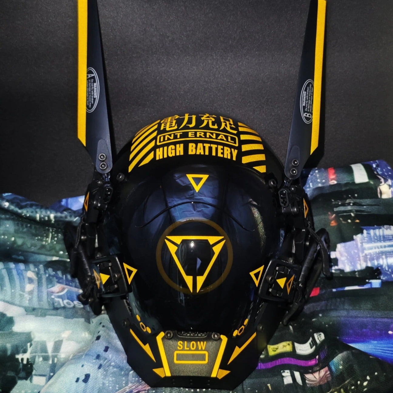 Loading image: Yellow Cyberpunk Helmet | CYBER TECHWEAR®